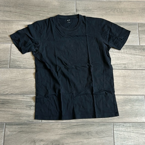 Uniqlo | Shirts | Uniqlo Black Tshirt | Poshmark